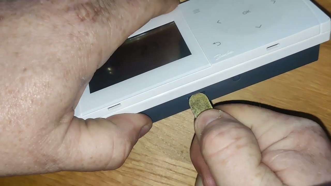 Danfoss TPOne-B clock thermostat 087N7851 buy in the online store at ...